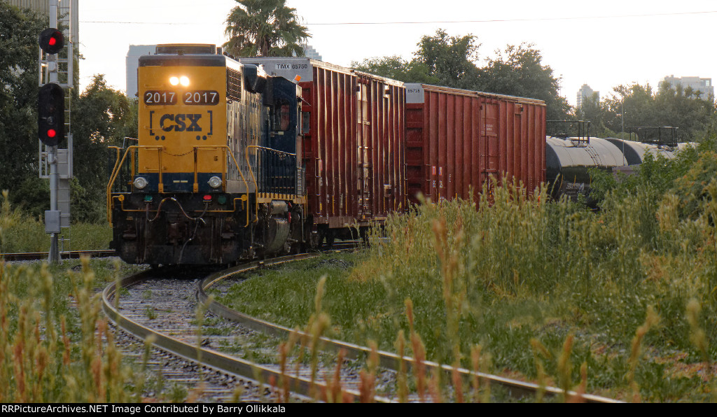 CSX 2017 backing off Neve Wye West, Regions bank downtown visible